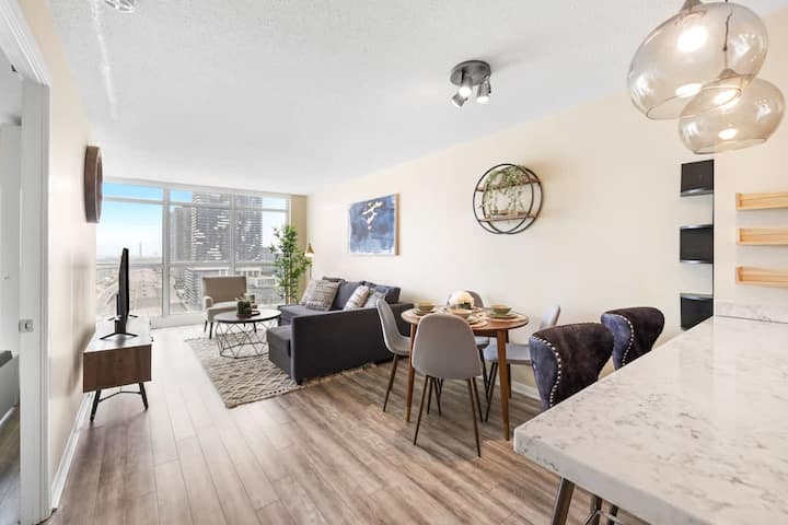 City Views & Vibes In The Core! + 1 Free Parking - Toronto
