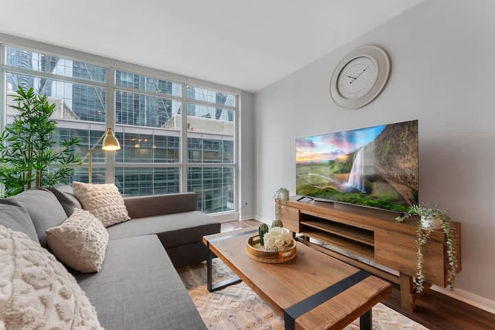 Epic Downtown Stay – Walk Everywhere! + 1 Parking - Toronto