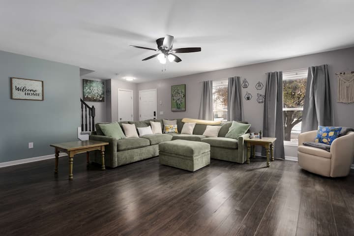 Large Home With Fast 3g Wifi &Gameroom_sleeps15 - Shadow Lake, Olathe