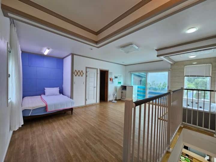 단체로 즐길 수 있는 객실, 파랑동1호 리모델링 (복층.개별바베큐,월풀) - 진접읍