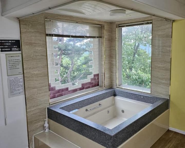 숲을 한껏 품은 곳 객실, 노랑동 1호 리모델링 (개별바베큐/복층) - 진접읍