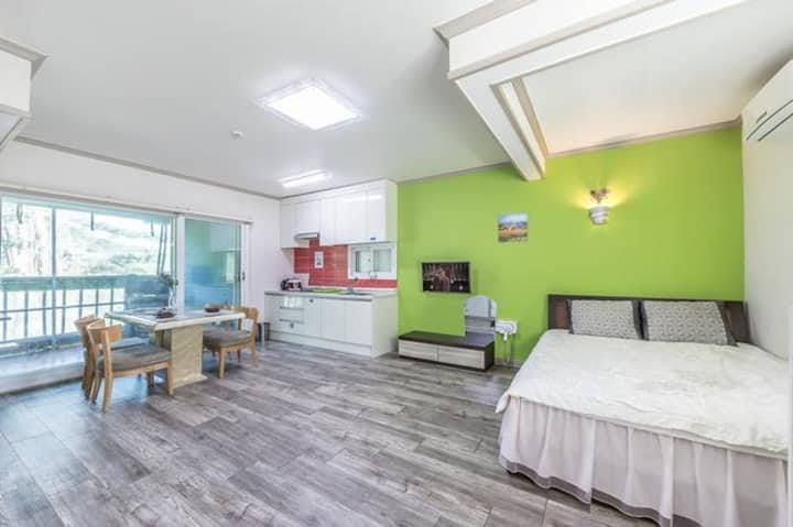 축령산 자락에서 바베큐를 즐길 수 있는 곳 객실, 연두동(G202)(야외바비큐장) - 오남읍