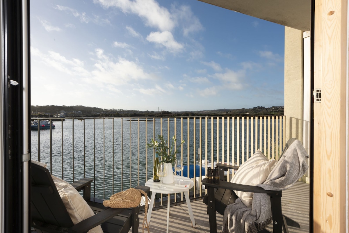 10 Cannery Row - Excelentes vistas al estuario y estacionamiento ...