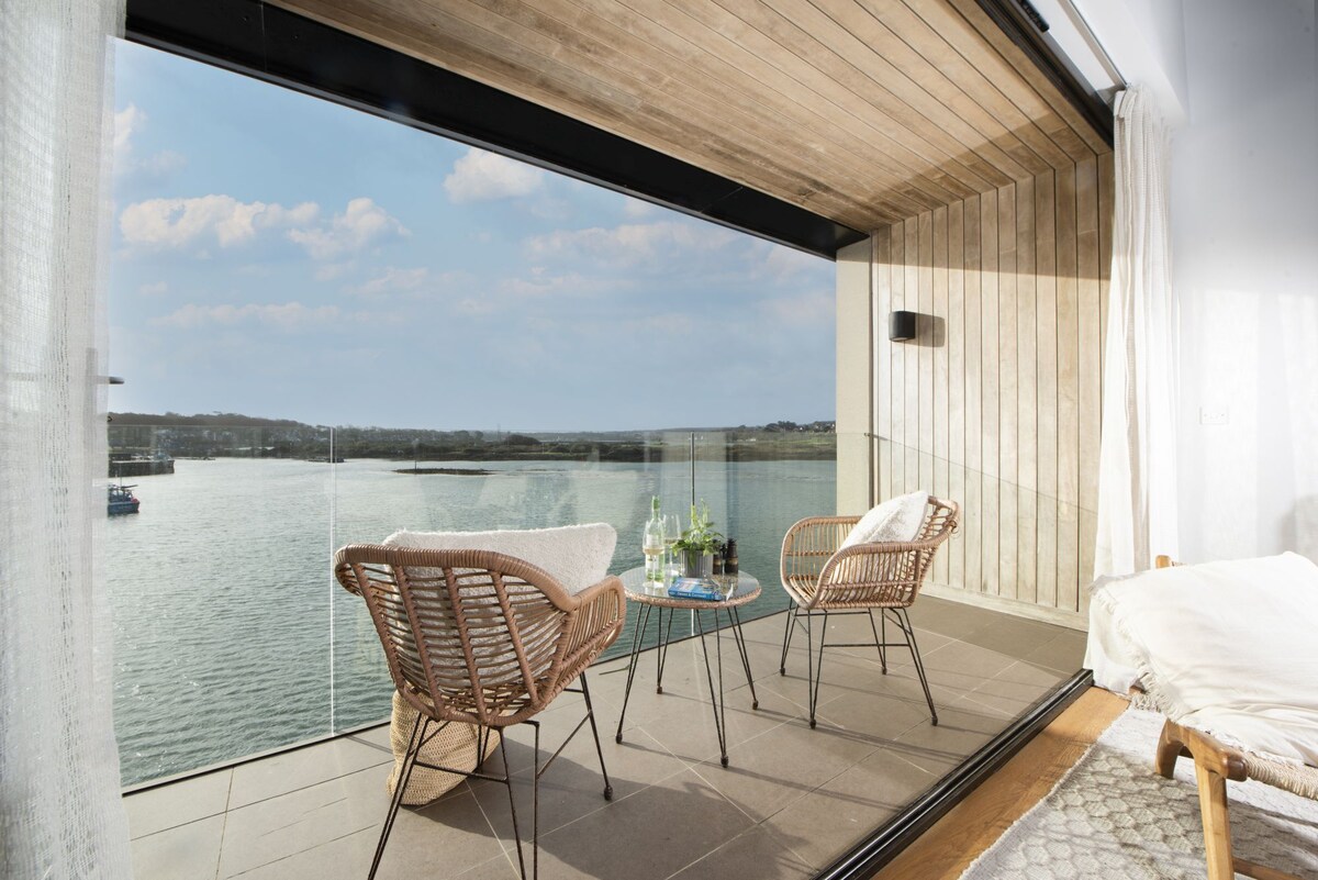 10 Cannery Row - Excelentes vistas al estuario y estacionamiento ...