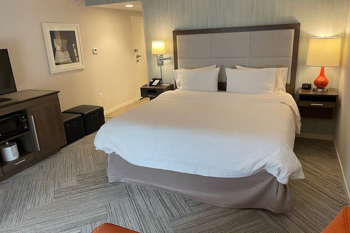 King Room | Chateau Fredericton | Nearby Mall - Fredericton