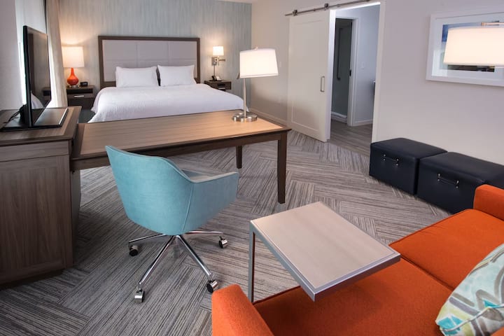 Chateau Fredericton| King Studio| Near Odell Park - Fredericton