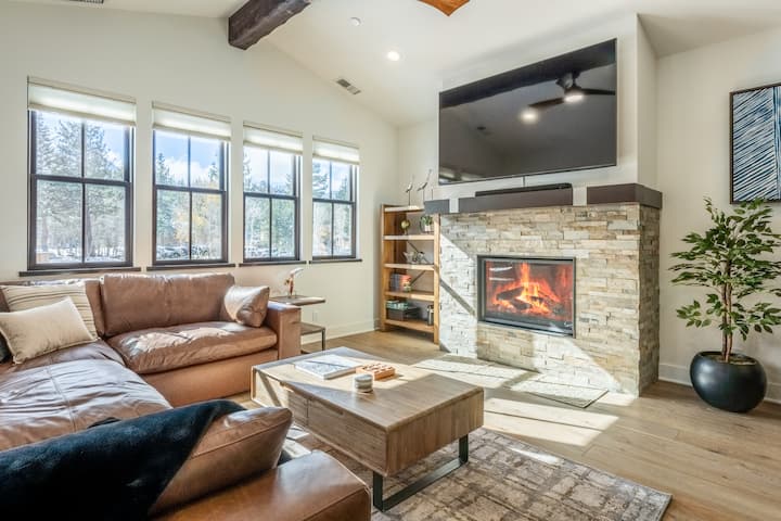 New Luxury Retreat, Mtn Views, Near Shuttle 641 - Mammoth Lakes, CA