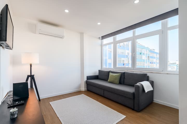 M J House - Setúbal