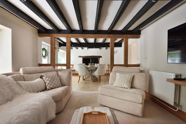 Cottage | Tv + Playstation | Dewsall Court 8mins - Hereford