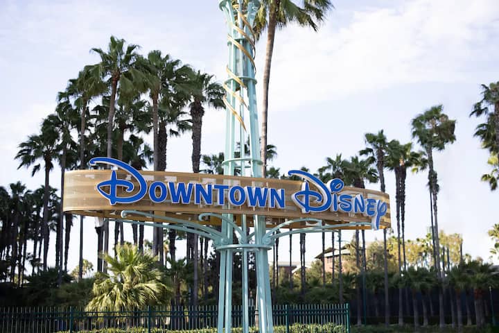 Explore Anaheim From Your Spacious Family |3 Units - Anaheim, CA