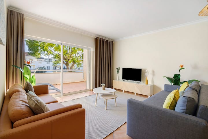 1h Apt Narciso - Santa Luzia, Portugal