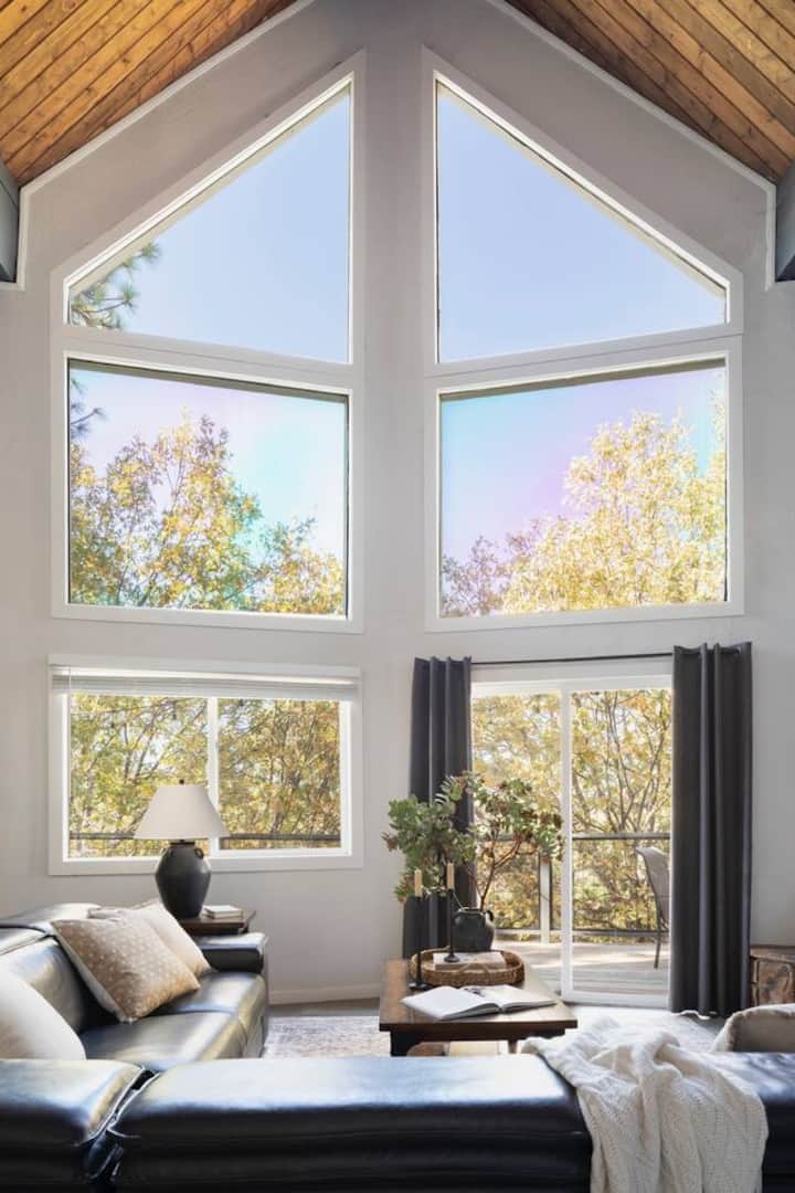Golden Rule A-frame: Game Loft & Cozy Fireplace - Lake Arrowhead, CA