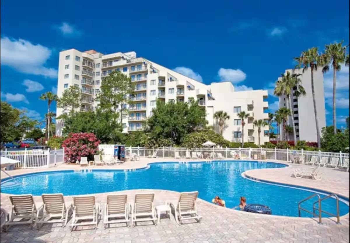 Enclave Studio – 1 milla a Universal con piscina - Departamentos en ...