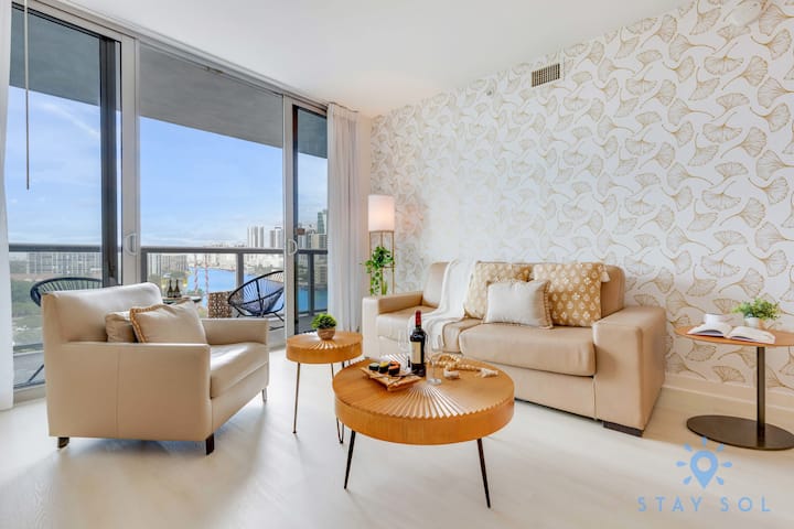 Spectacular Resort, Prime Location, Balcony, Gym - Hallandale Beach, FL