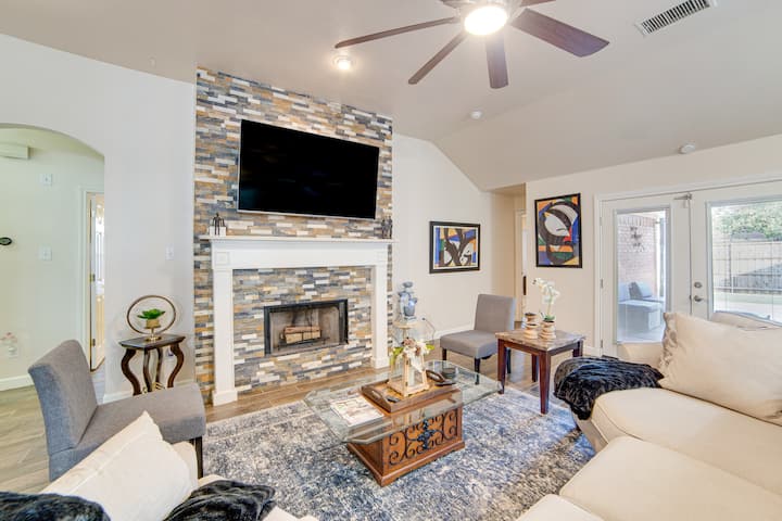 5 Mi To Cedar Hill Sp & Joe Pool Lake: Family Home - Cedar Hill, TX