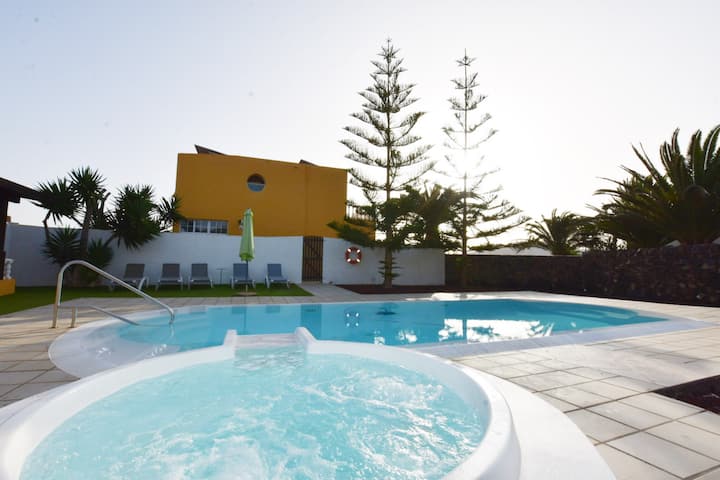 Book Jet - Villa Malpei With Pool And Jacuzzi - El Cotillo