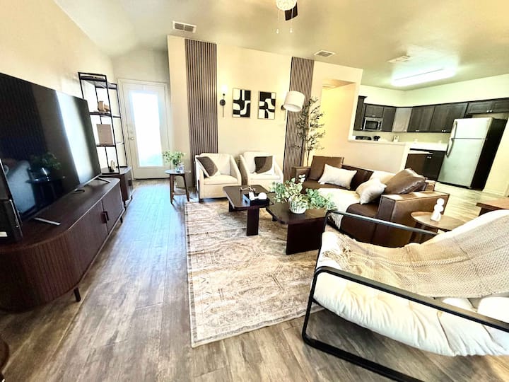 Sunset Mesa - 3br/2ba - Family Friendly - Lubbock, TX