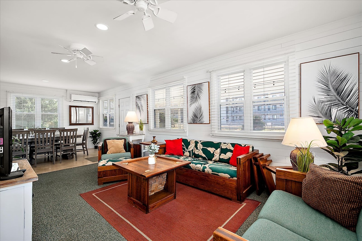 Classic OC Oceanside Cottage with a Prime Location - Houses for Rent in ...