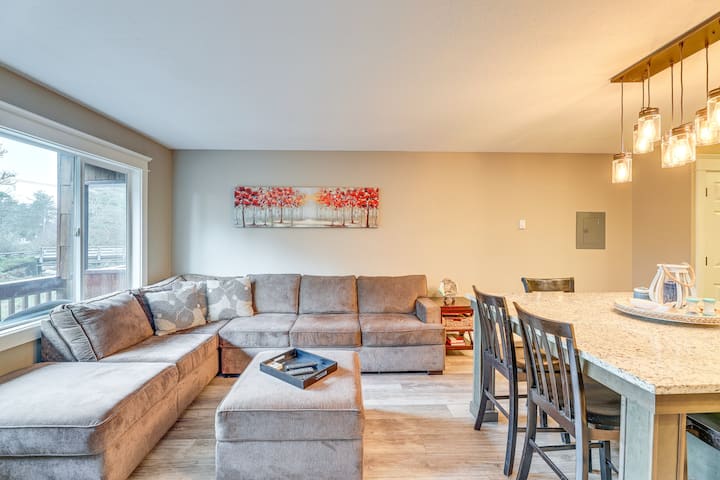 Walk To Neskowin Beach! Creekside Oregon Retreat - Neskowin Beach, OR