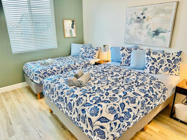 5 Bedrooms /8 Tvs /2 Kitchens - Lodi, CA