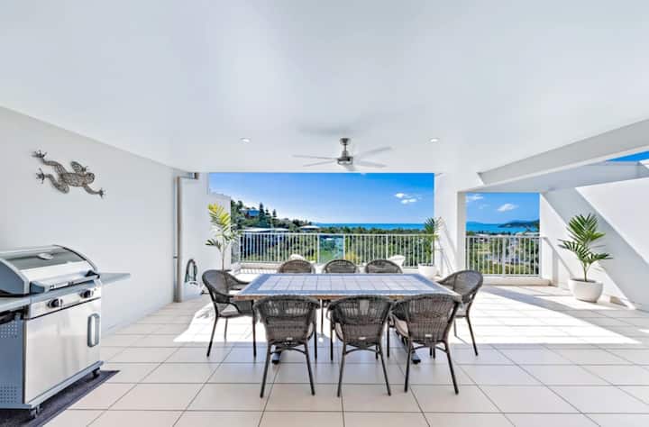 3 Bedroom Ocean View Villa - Airlie Beach