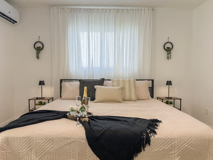 King Comfort Suite • Kitchen • Wi-fi • Parking - Pembroke Pines