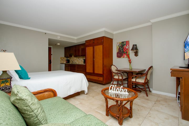 Cozy Waikiki Studio, Pool, Gym & Bbq - Honolulu, HI