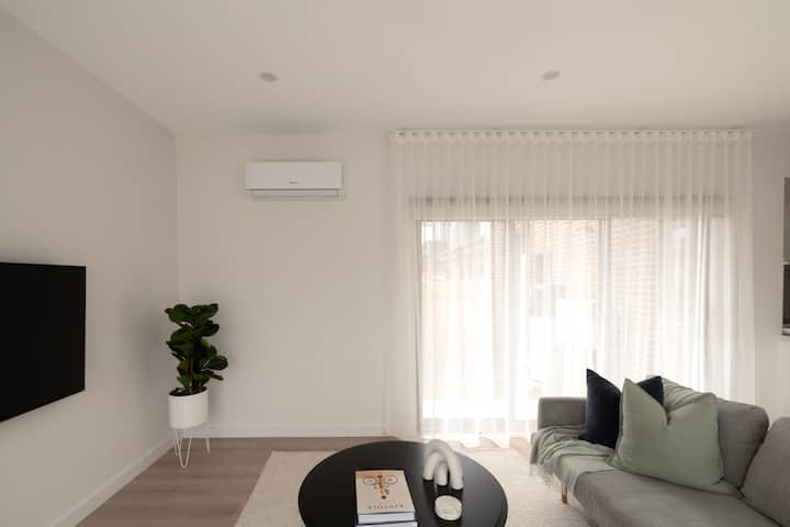 2bd | Cozy Modern Hideaway | Noble Park - Dandenong