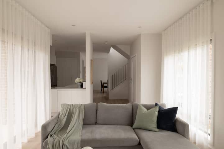 2bd | Cozy Modern Hideaway | Noble Park - Dandenong