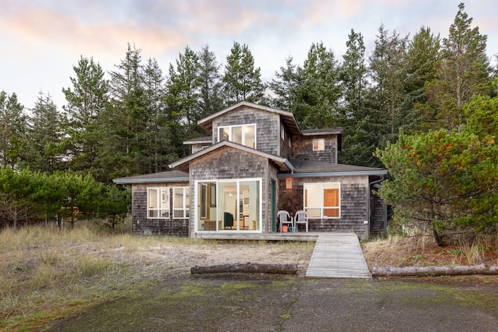 Beachwoods Cottage - Pacific City, OR