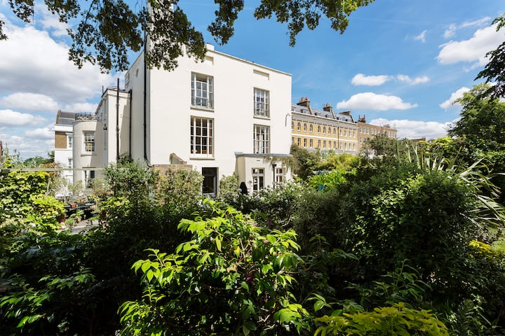 The Captains House By Veeve - London, UK
