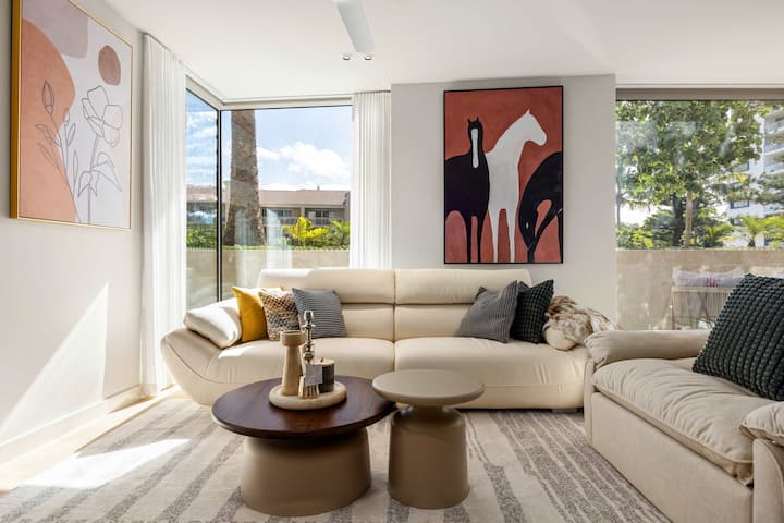 Luxury Beachside Escape In Palm Beach, New 2br - Coolangatta