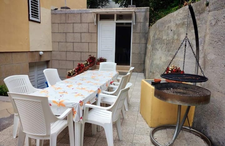 A-25038-a Appartement De Quatre Chambres Avec La - Rab