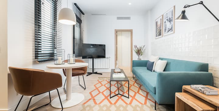 Homeclub| Chic Apartment Steps From Retiro Park - Madrid