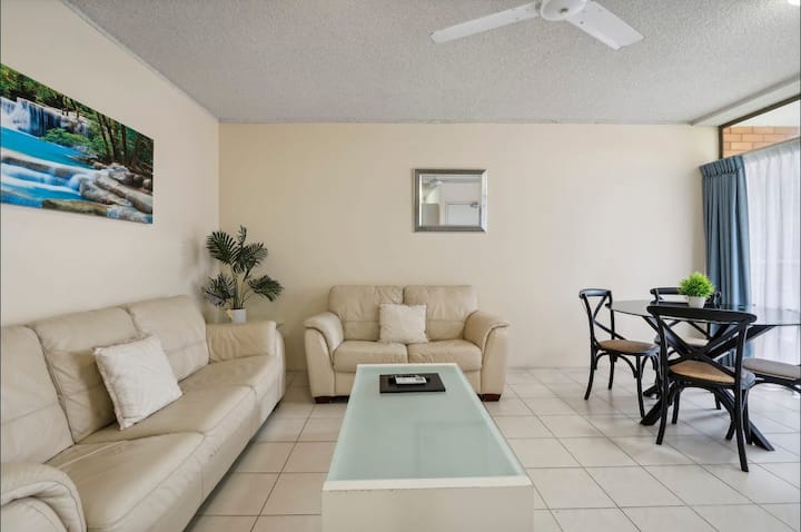 Budget Unrenovated Beachside - Resort Style @222 - Coffs Harbour