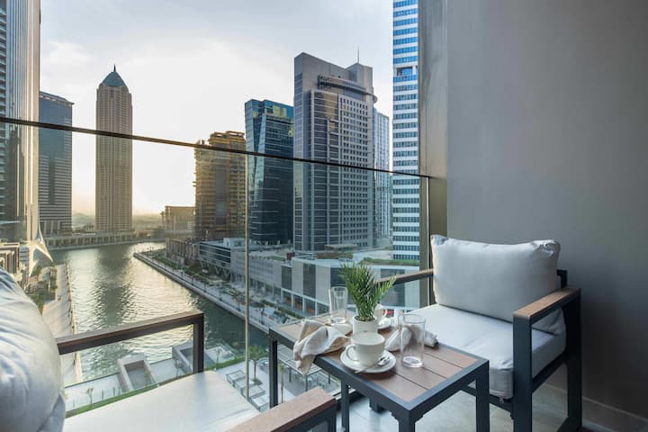 Elegant 1br W/ Canal View In Business Bay! - Dubai