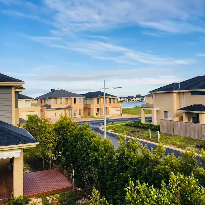 Contemporary Family Living At 4 Seafarer Way - Point Cook
