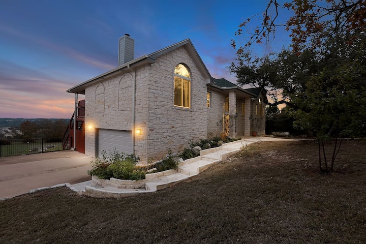 New! 4br Leander Retreat With Hot Tub & Views - Leander, TX