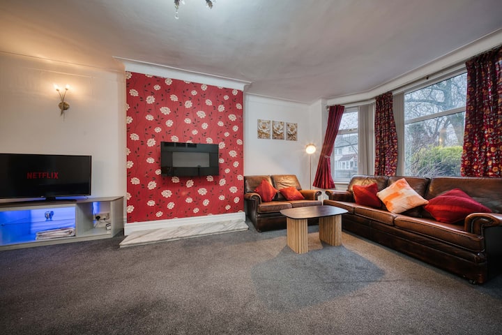 Manchester 3br Group Stay | Parking | Fast Wifi - Bury