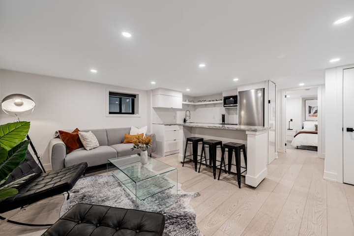 Cozy 2br Basement Suite In Leslieville - Toronto