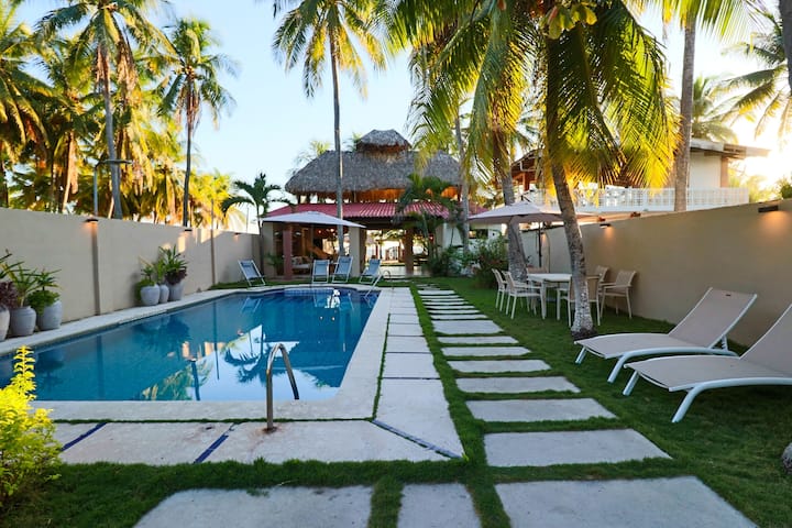 Beach House With Pool And Oceanfront Rancho - El Salvador