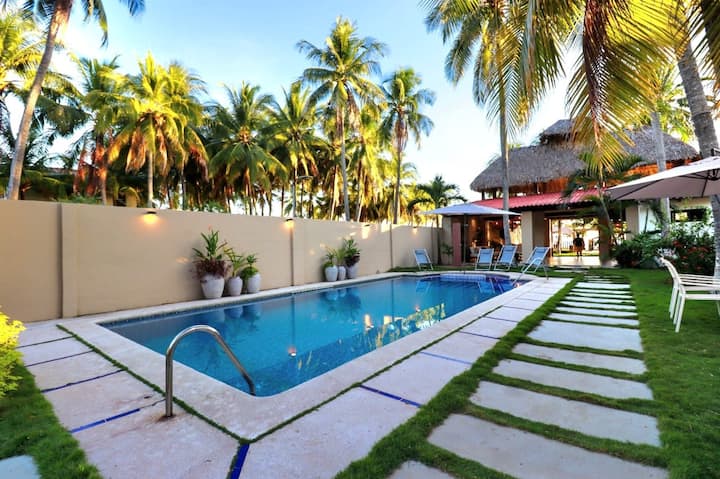 Beach House With Pool And Oceanfront Rancho - El Salvador