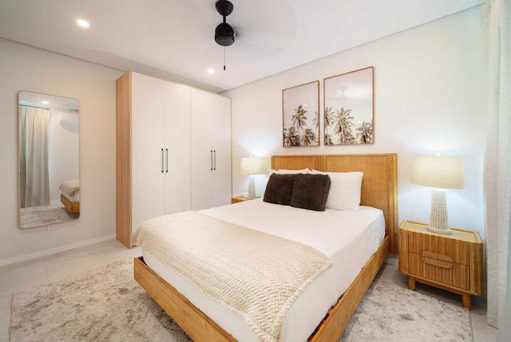 Caribbean Luxury 2br, Walk To Beach! Sky Pool Deck - Barbados