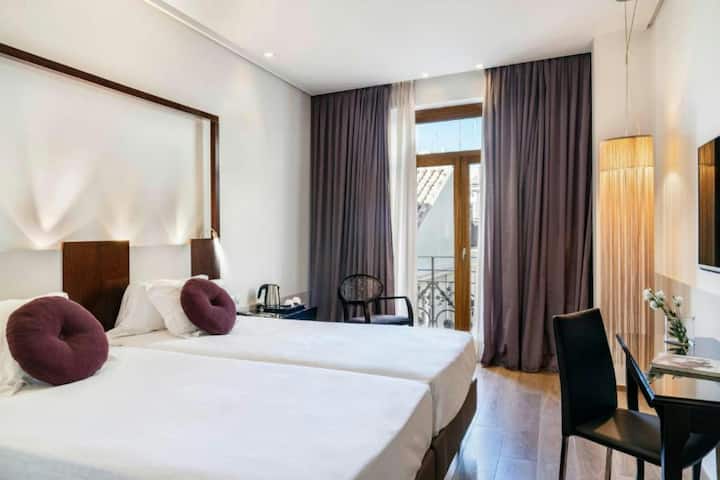 Design-forward Superior Double In The City Centre - Valencia