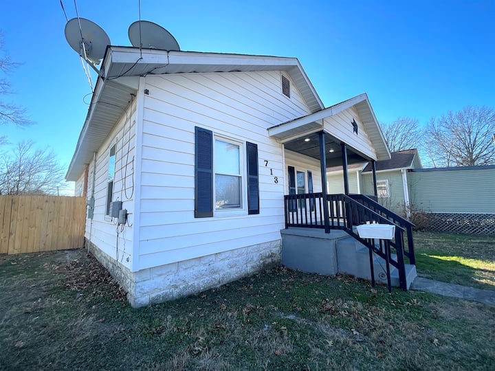 Updated Downtown Marion,walk To Tower Square, 2br - Marion, IL