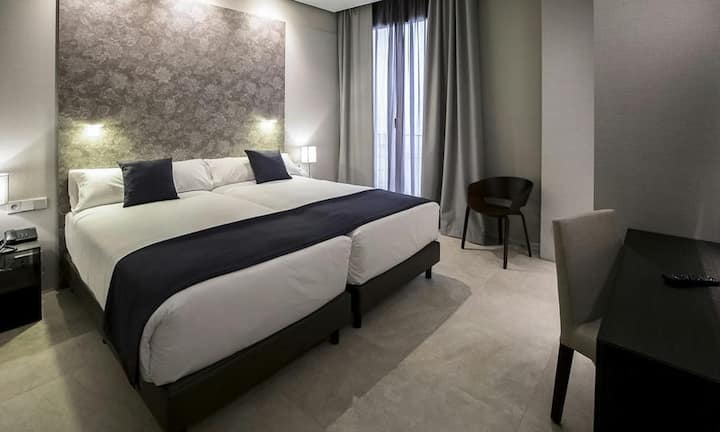 Seasonal Rooftop Plunge Pool & Sun Terrace - Valencia