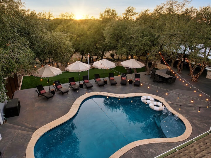 Gather Haus | Sleeps 20 | Pool, Sauna, Gym, Views - Dripping Springs, TX