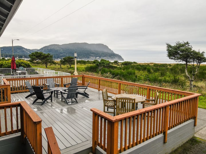Beachfront, Panoramic Views & Direct Prom Access - Seaside, OR