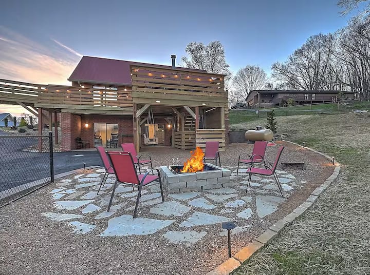 2br 2ba Lakefront Gem – Decks, Docks & Sunsets - Boone Lake, TN
