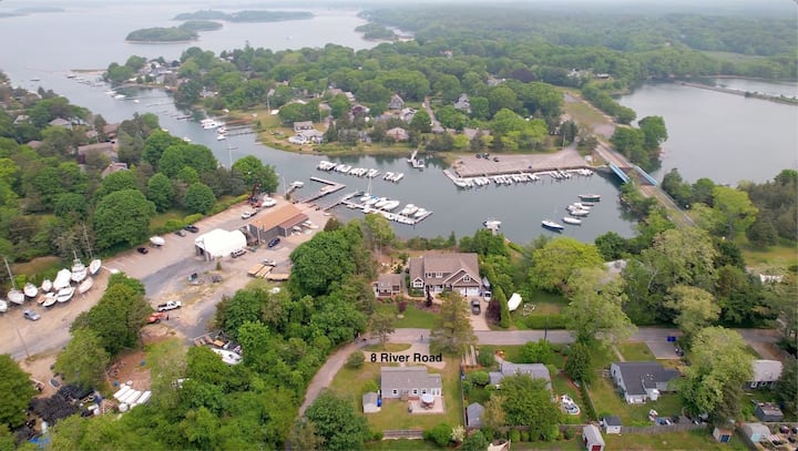 Modern Dog-friendly Cape Cod Cottage Near Beaches - Wareham, MA